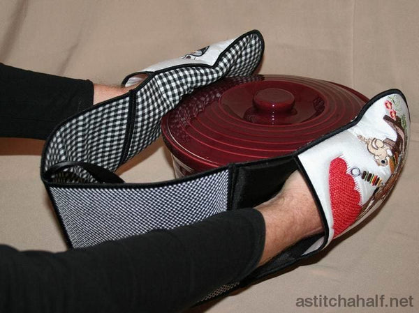 Fuzzy BBQ Mitt - aStitch aHalf